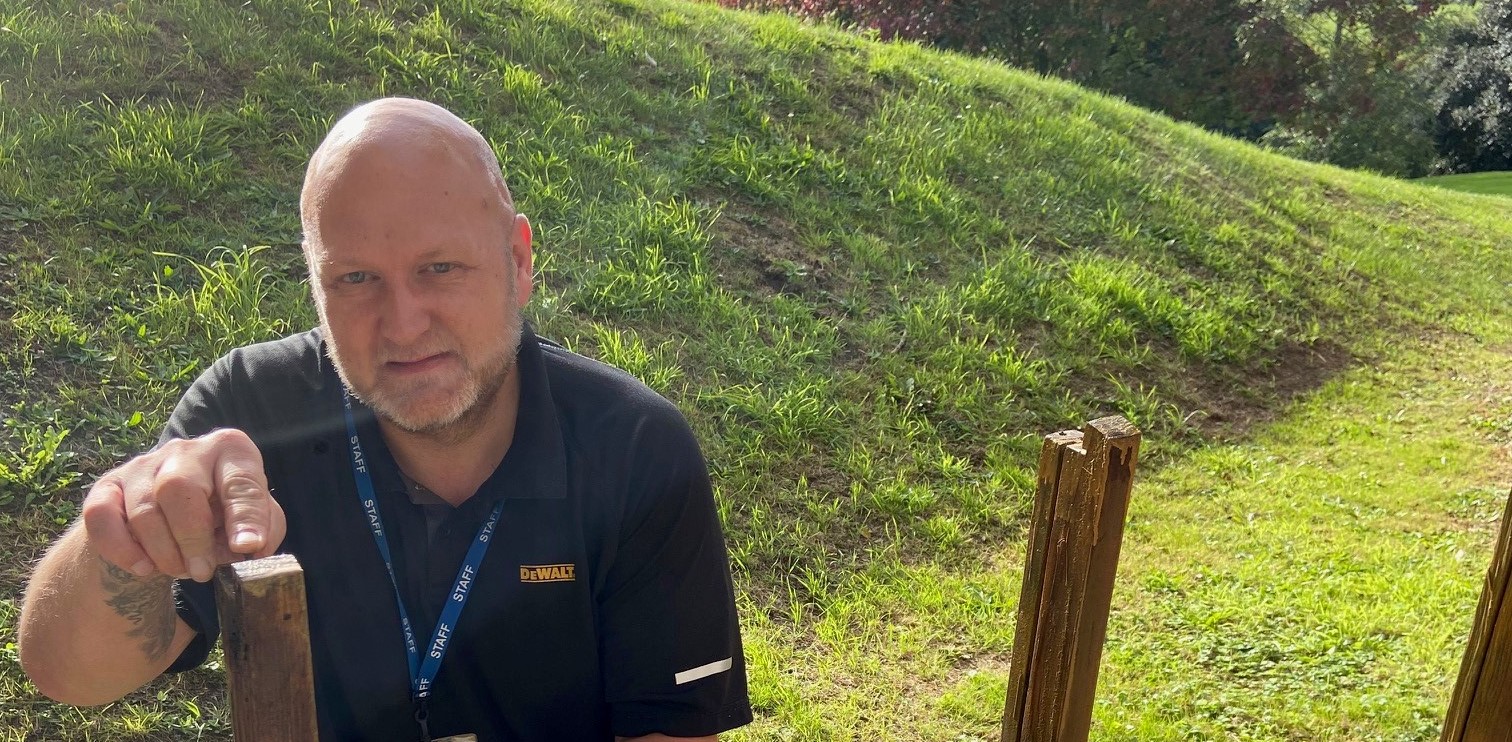 Dame Hannahs | David Henderson